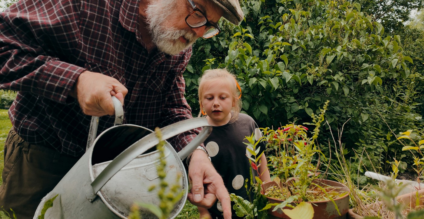 Intergenerational Relationships: Building Bridges for Healthy Aging ...